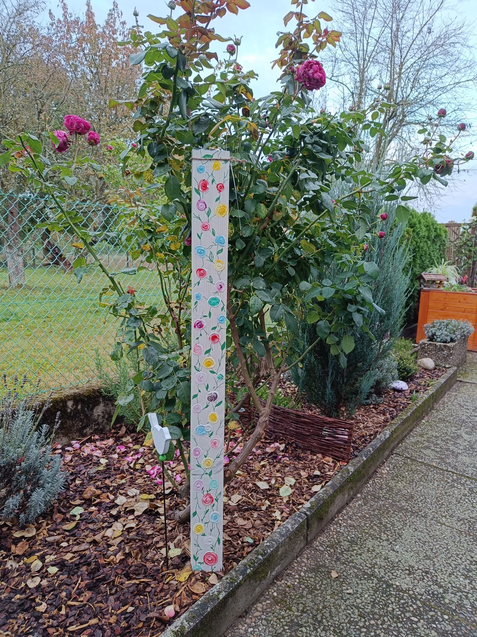Gluckswachter Bemalte Holzstelen Fur Den Garten